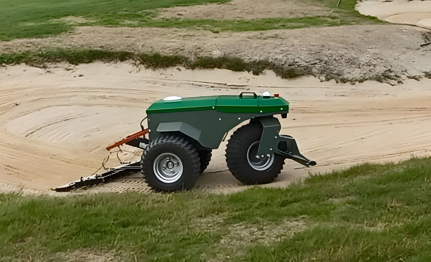 TurfTroniq SmartRake: Zero emission robotic bunker rake – Positioned